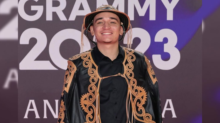 João Gomes usa gibão e chapéu de Espedito Seleiro em Grammy Latino ...