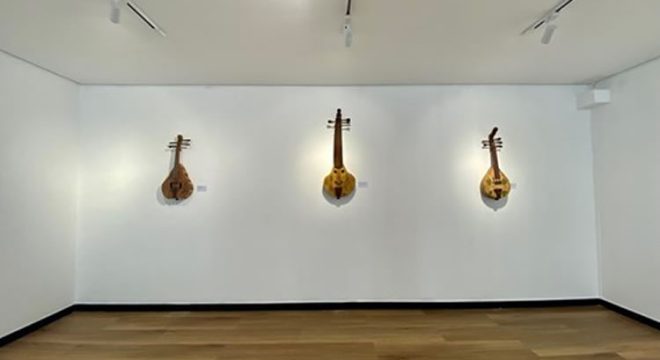 Exposição 'Rabecas da Chapada' de Mestre Aécio de Zaira abre na Galeria ... Exposição 'Rabecas da Chapada' de Mestre Aécio de Zaira abre na Galeria ...
